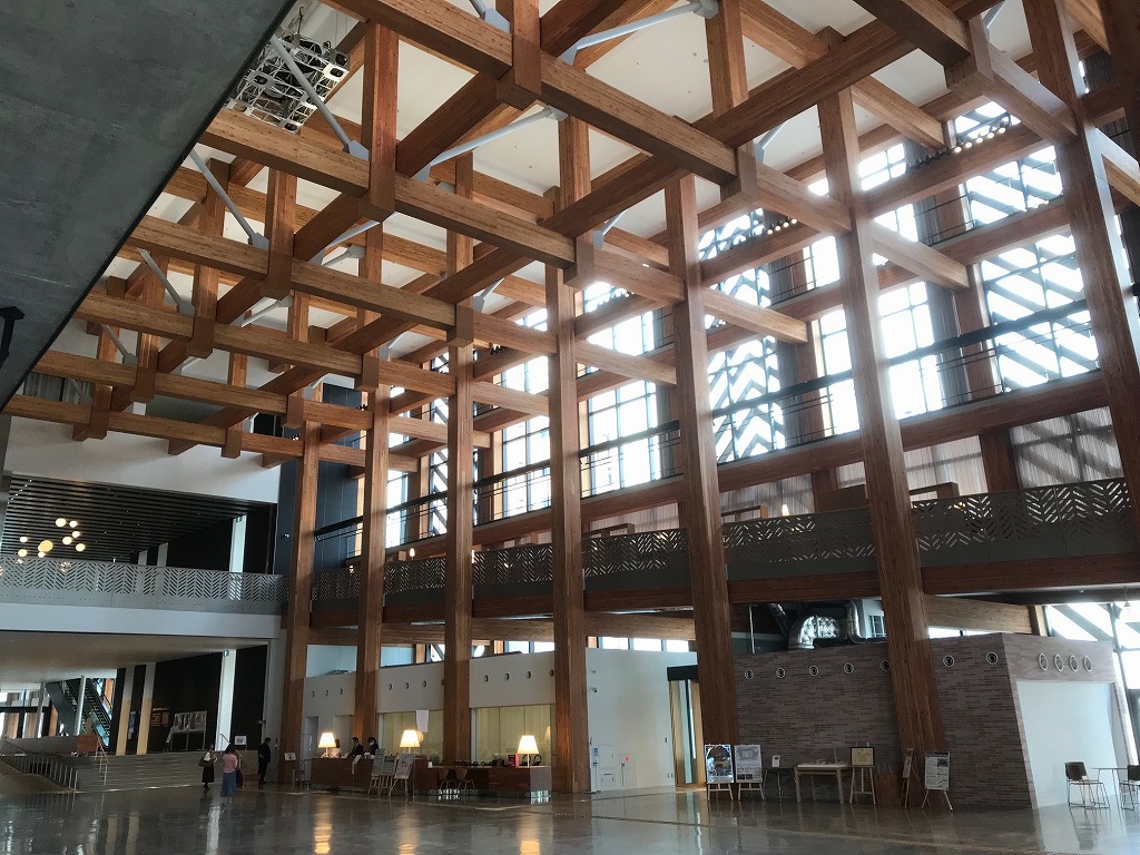 水戸市民会館（2）大断面集成材の木造架構の空間「やぐら広場」 | 冨田秀雄建築アトリエ